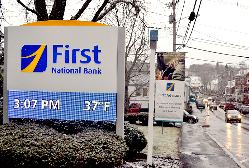 First National Bank Replaces Damariscotta Sign - The Lincoln County News