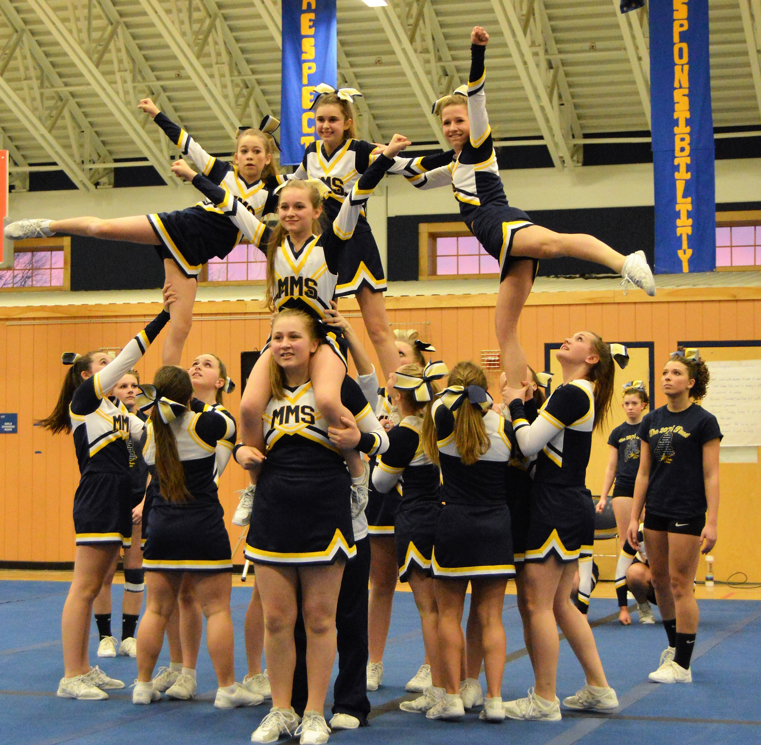 Medomak Middle School Wins Busline Cheering Crown The Lincoln County News
