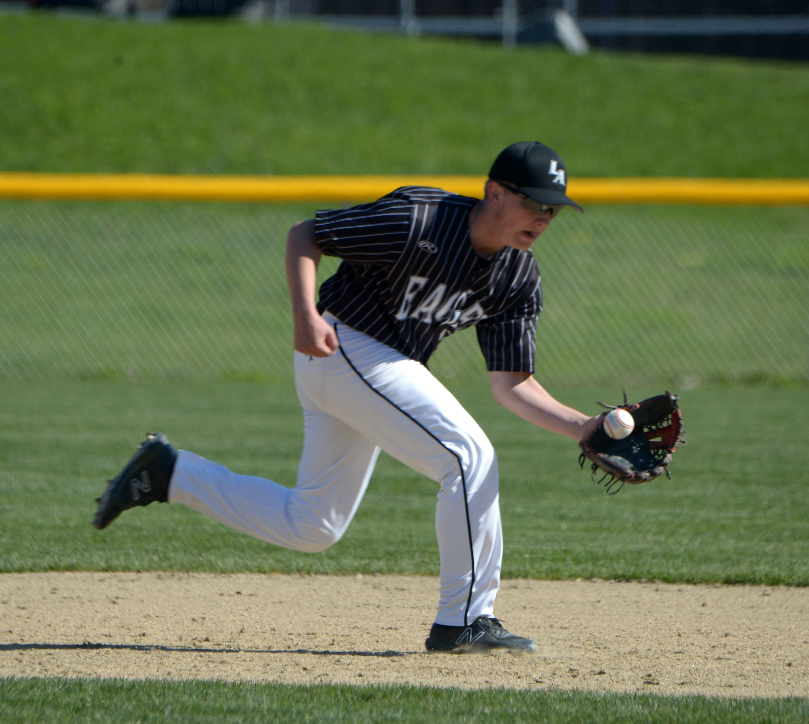 Mariners clip Eagles - The Lincoln County News