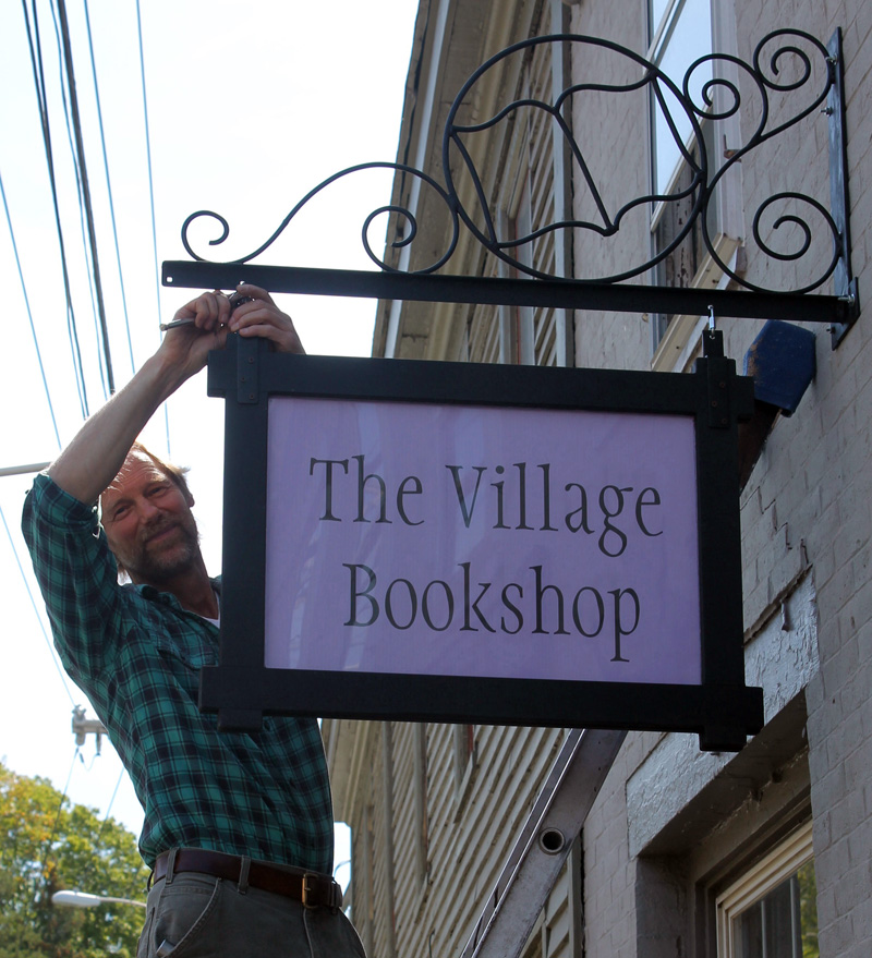 Book Shop Has New Sign - The Lincoln County News
