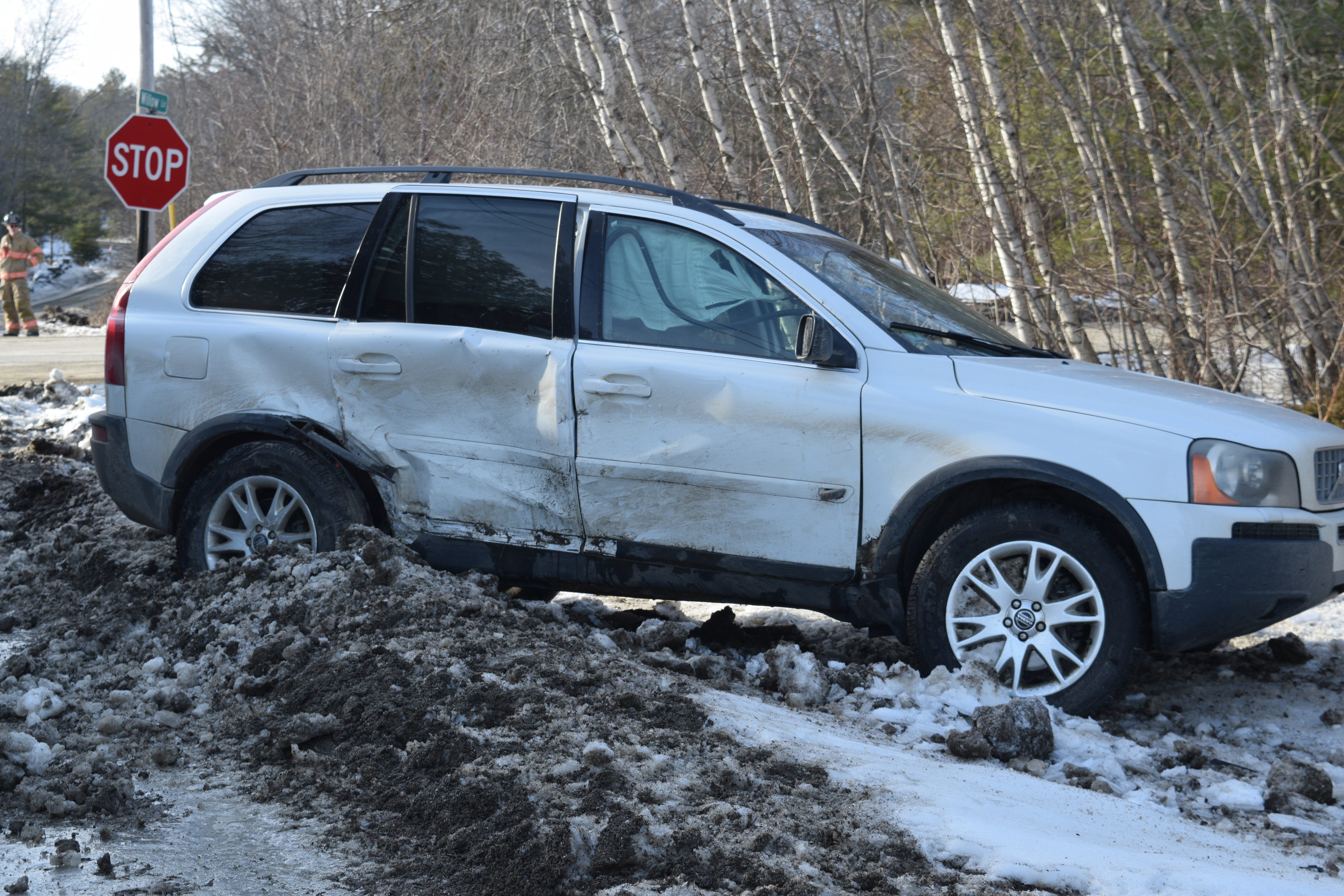 Driver Runs Stop Sign, Causes Crash in Wiscasset - The Lincoln County News