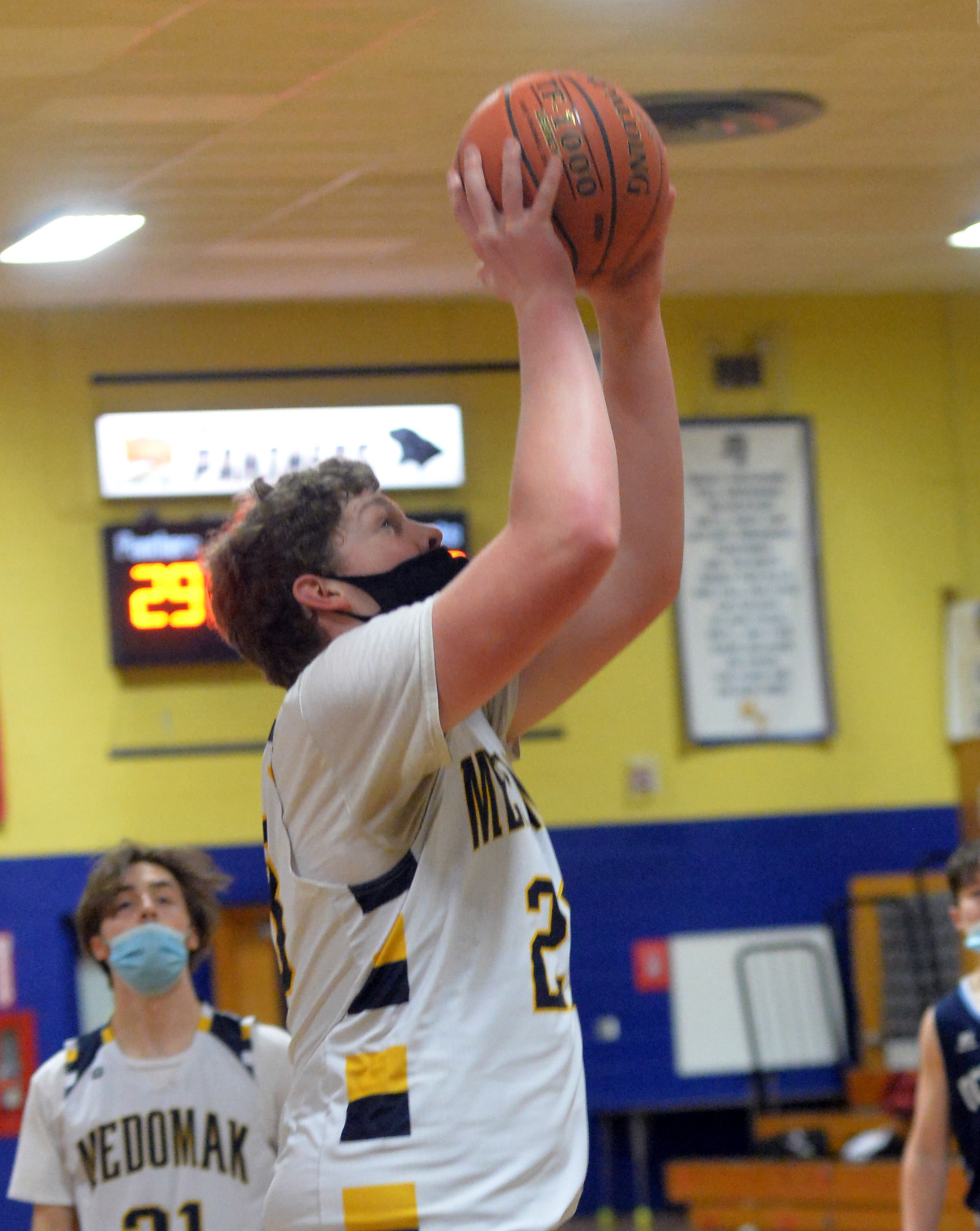 Jacob Craig goes inside for the Panthers. (Paula Roberts photo) - The ...
