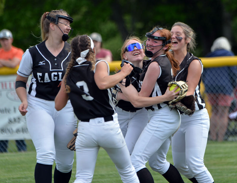 LA Softball Avenges Loss to Medomak - The Lincoln County News