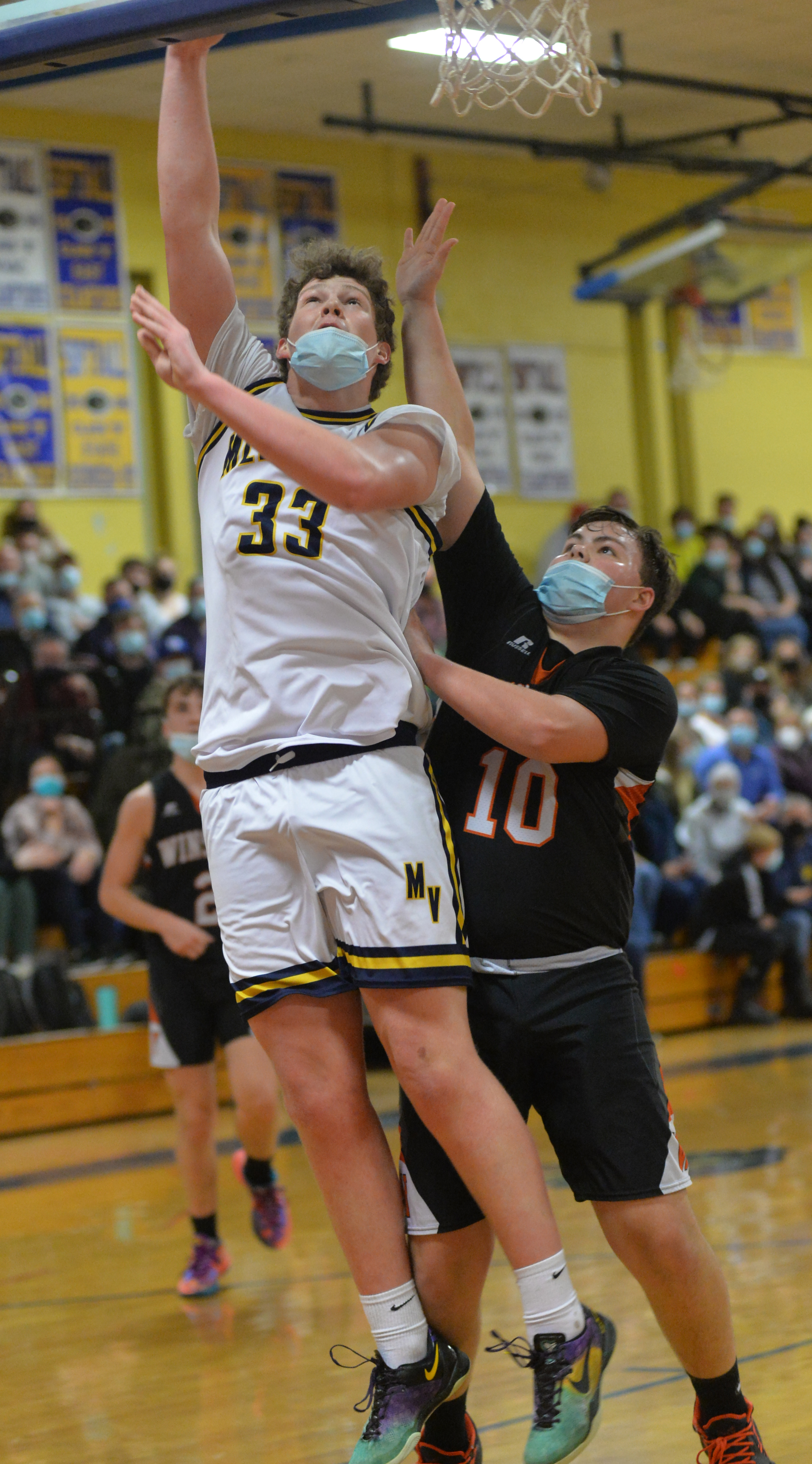 Medomak Valley senior Jacob Craig goes inside for two. (Paula Roberts ...