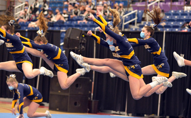 mv-cheer (70) - The Lincoln County News