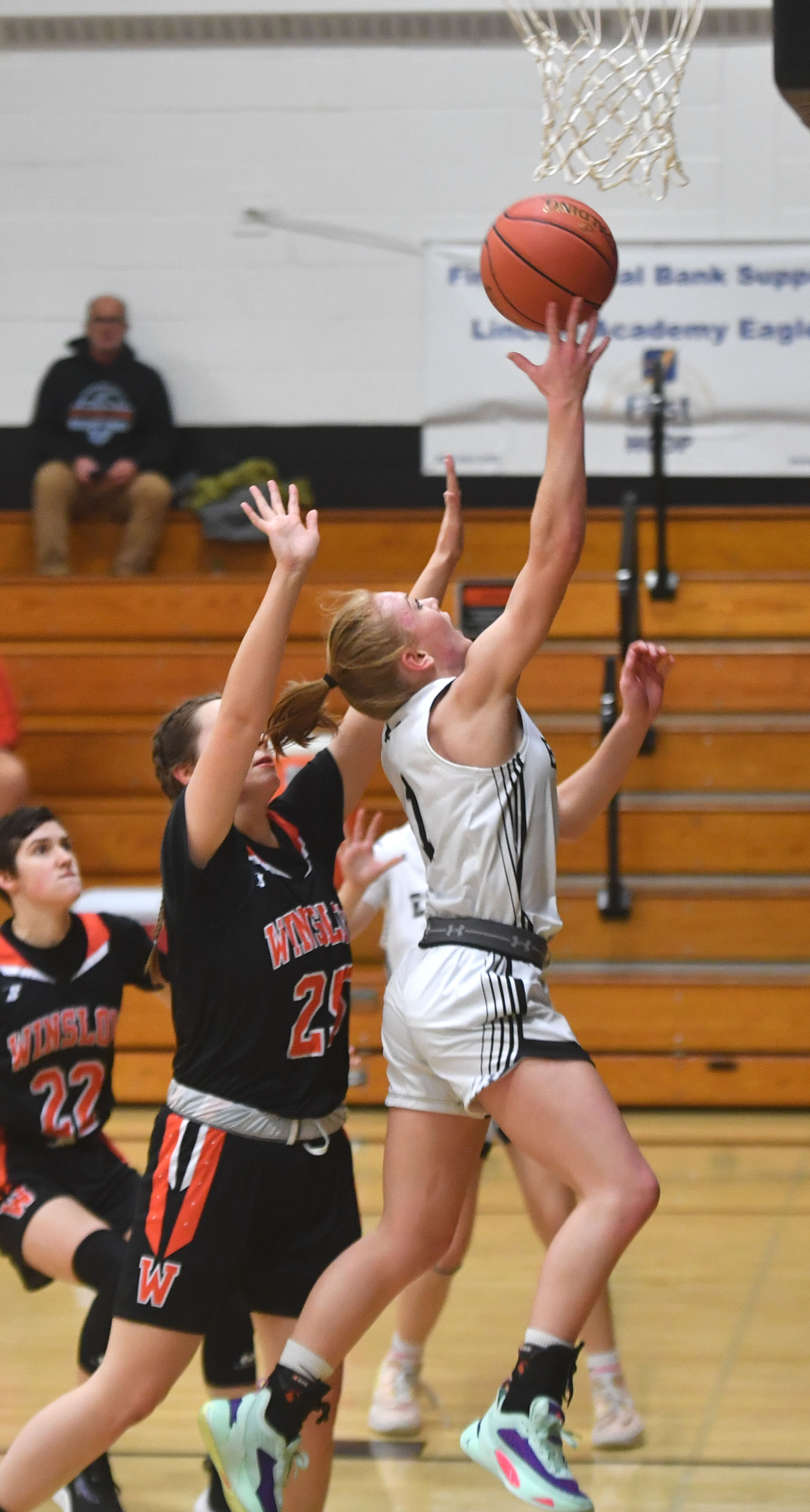 Lady Eagle defense shuts down Black Raiders - The Lincoln County News