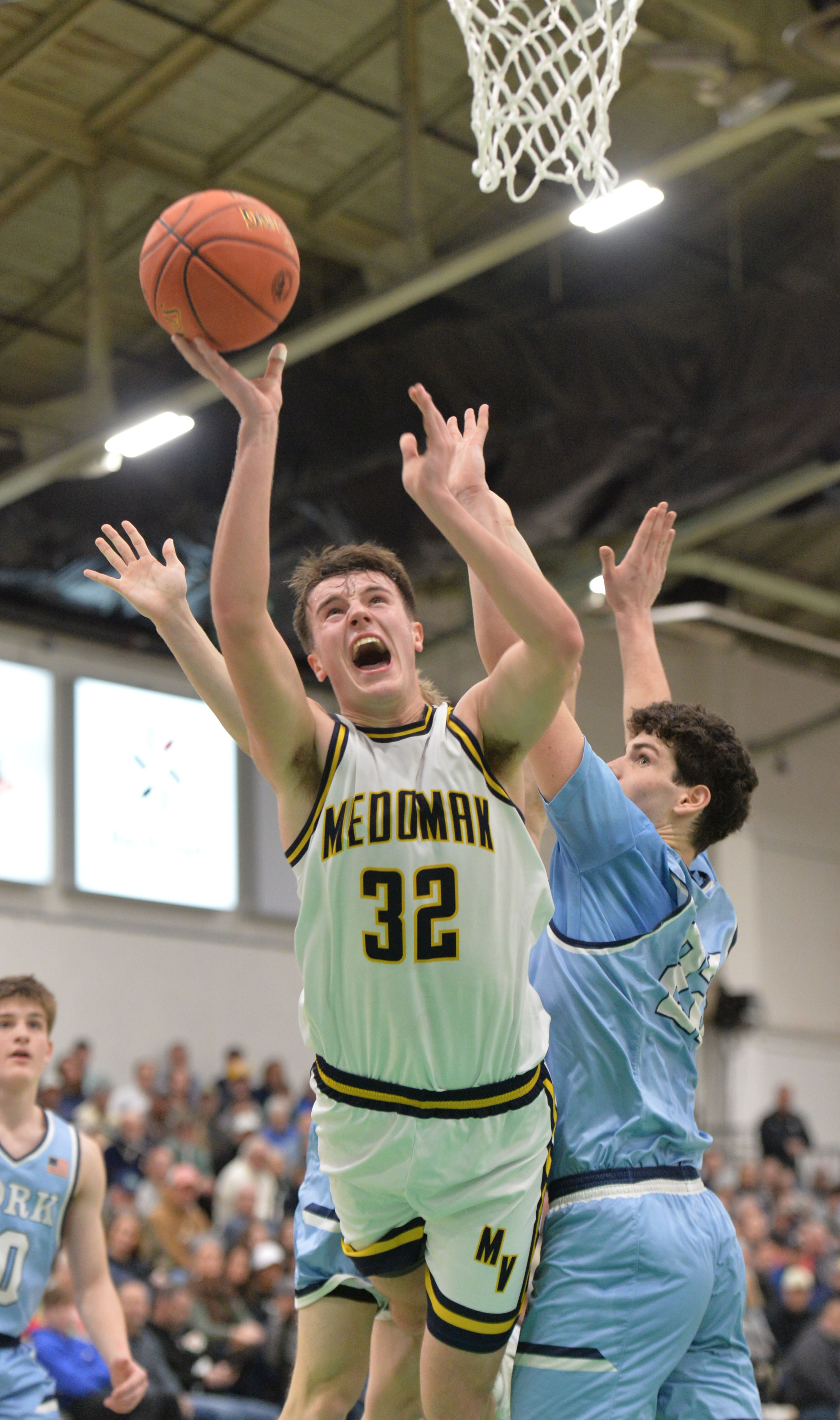 Gabe Lash goes inside for the Panthers. (Paula Roberts photo) - The ...