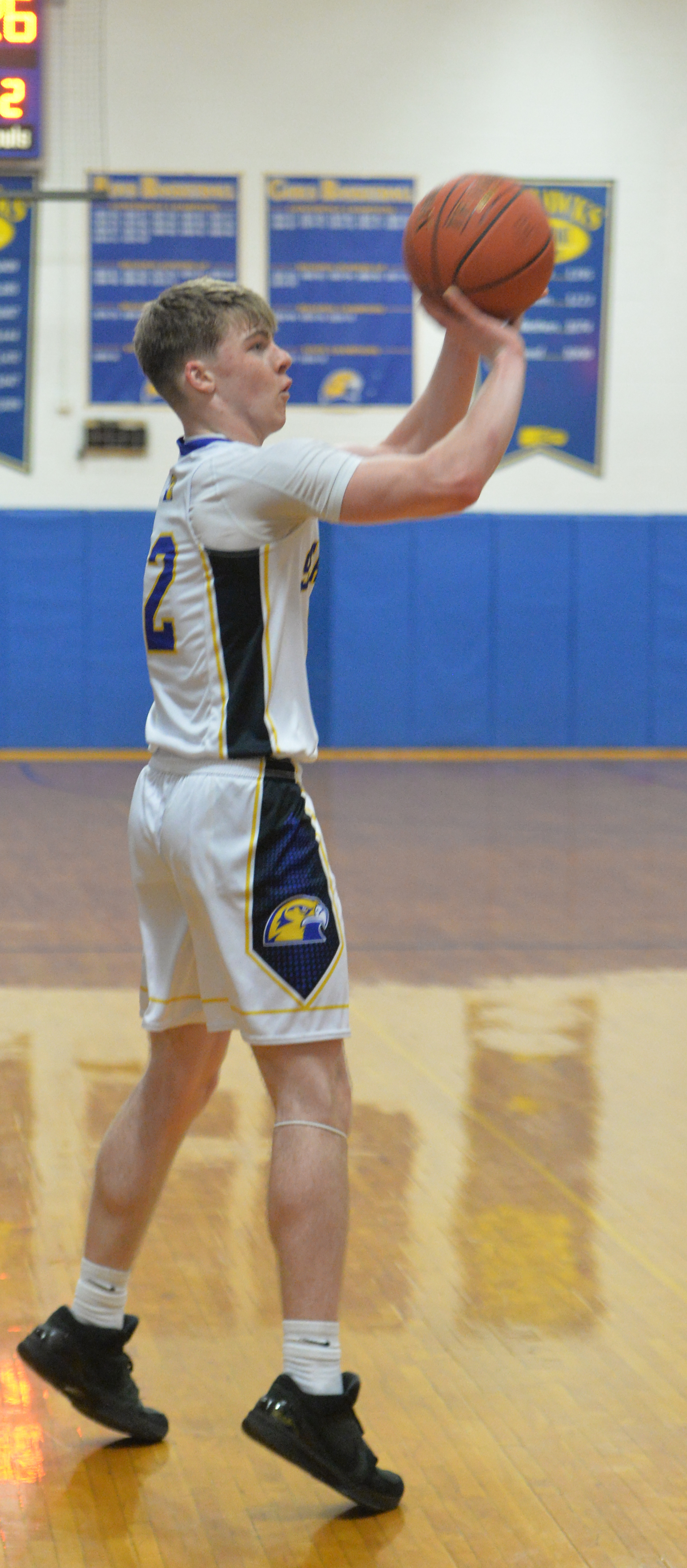 Chase Licursi lauches a long three for Boothbay. (Paula Roberts photo ...